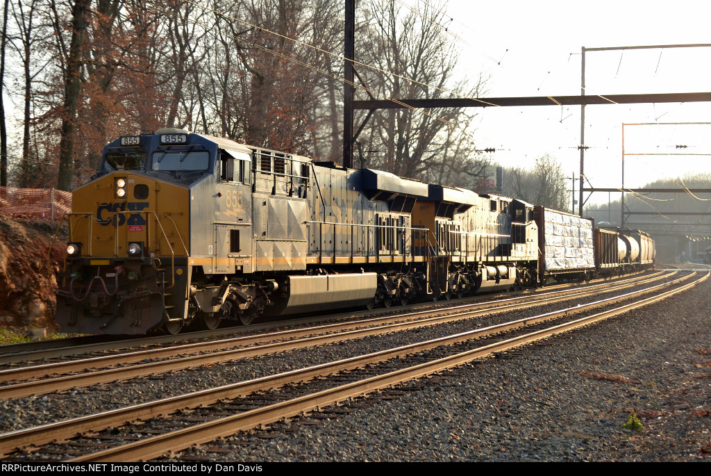 CSX ES44AH 855 leads Q410-13
